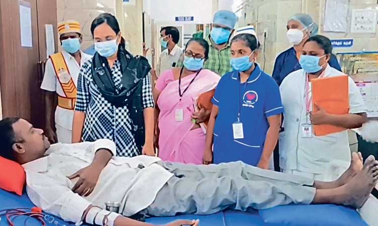 Collector inspection at Government Hospital | அரசு ஆஸ்பத்திரியில் ...