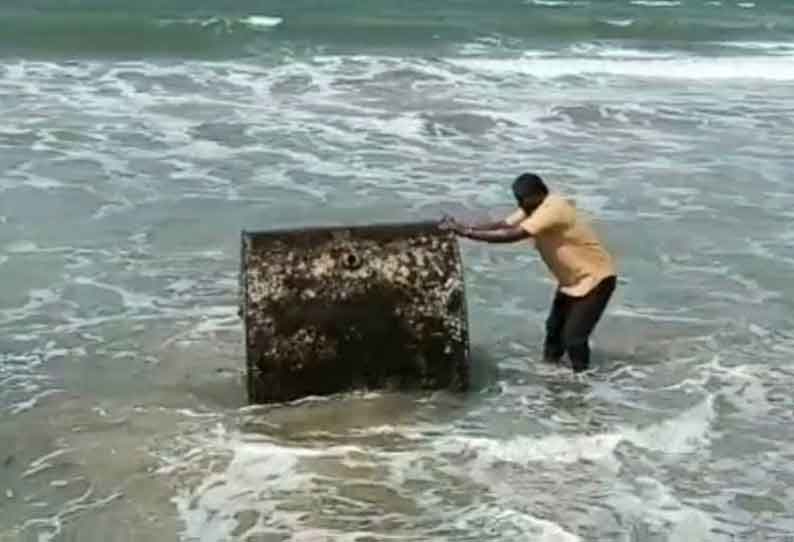 Mysterious object hidden on the beach of Ervadi - Public fear | ஏர்வாடி ...