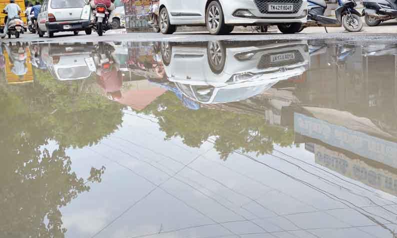 dech water | ரோட்டில் குடிநீருடன் குளம் போல் தேங்கி நிற்கும் கழிவுநீர்