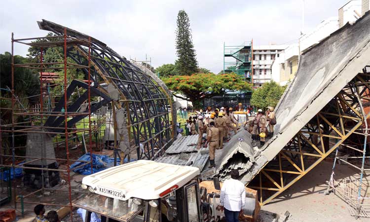 New building collapse kills worker | பெங்களூரு தனியார் மருத்துவமனையில் ...