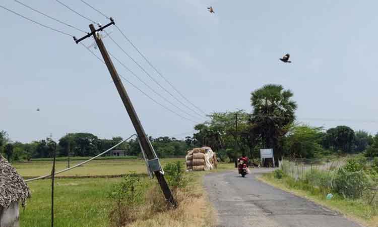 eb post on critical stage | மருதங்குடி ஊராட்சியில் ஆபத்தான நிலையில் ...