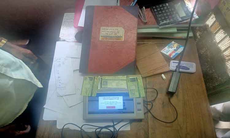 Biometric machine that breaks down frequently in Tenkasi ration shops ...