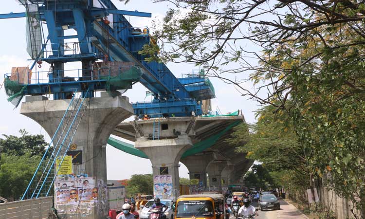 Construction of 270 concrete pillars to build a flyover on Avinashi ...