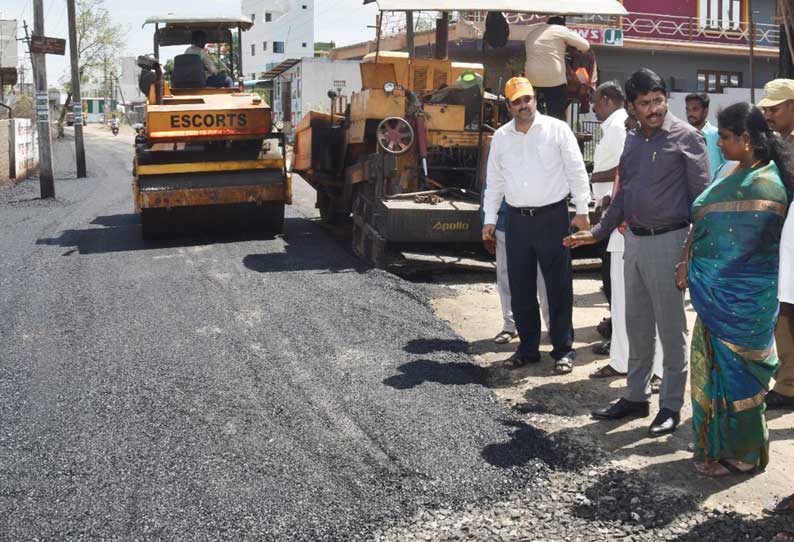 Collector inspects tar road work | தார் சாலை பணியை கலெக்டர் ஆய்வு