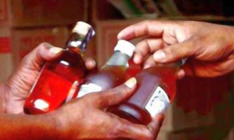 Young man arrested for stealing alcohol | திருட்டுத்தனமாக மது விற்ற ...