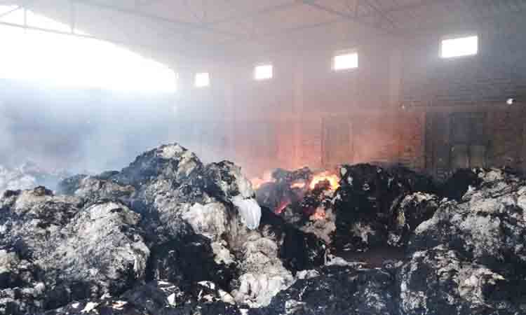 Sudden fire in the cotton mill | பஞ்சு மில்லில் திடீர் தீ