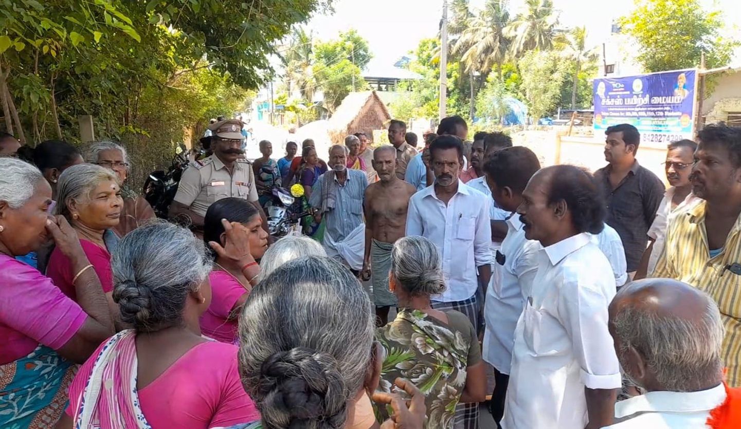 people protest against cellphone tower | புதிதாக செல்போன் கோபுரம் ...