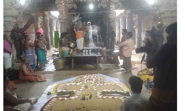 Manikkavasakar Vedhiula in Kurutholai Chapparam | குருத்தோலை ...