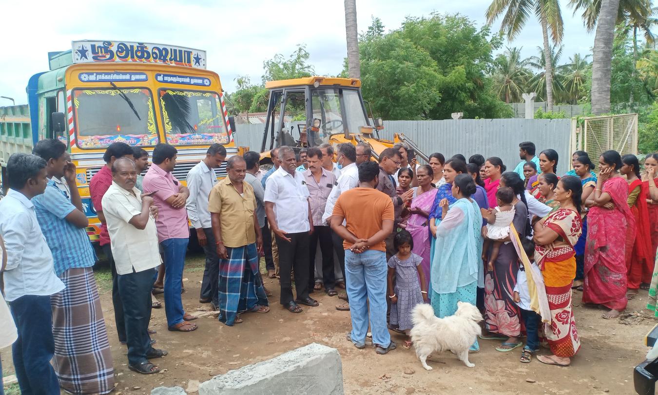 kalvai | சாக்கடை கால்வாய் அமைக்க இடையூறு