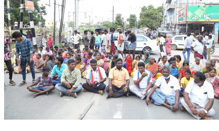 road mariyal | விடுதலை சிறுத்தைகள் கட்சியினர் சாலைமறியல்