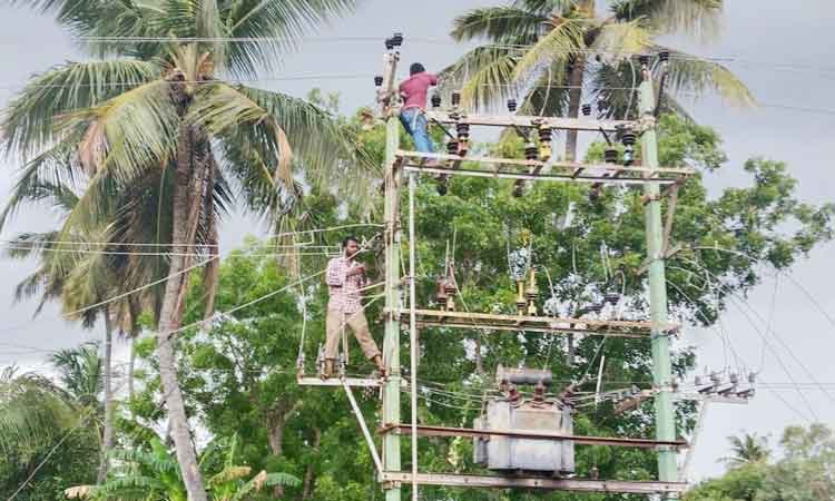 Faulty transformer alignment | பழுதடைந்த மின்மாற்றி சீரமைப்பு