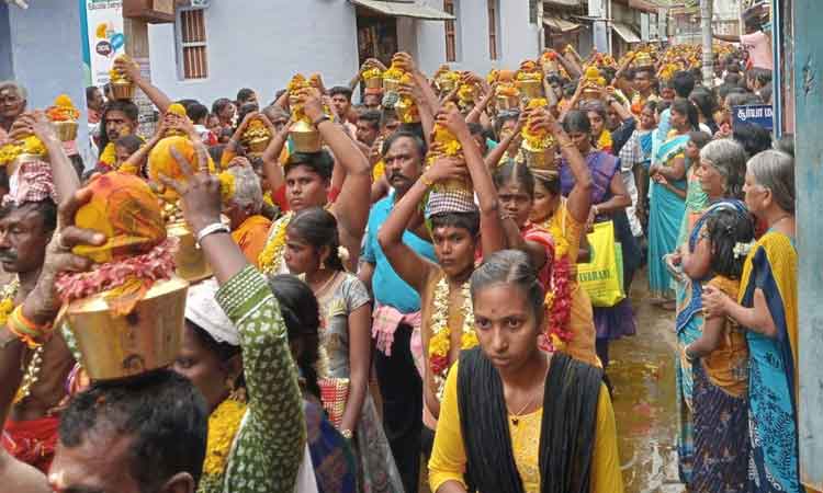 Balkuta procession at Mukoodal Muthumalai Amman temple festival ...