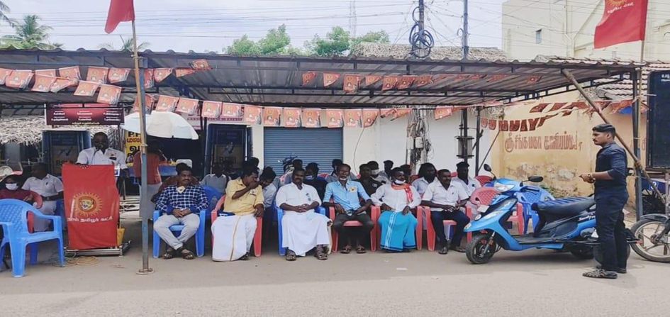 fasting protest | மதுக்கடைகளை மூடக்கோரி நாம் தமிழர் கட்சியினர் உண்ணாவிரதம்