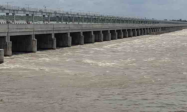 The water released from Mettur dam reached Karur district. | மேட்டூர் ...