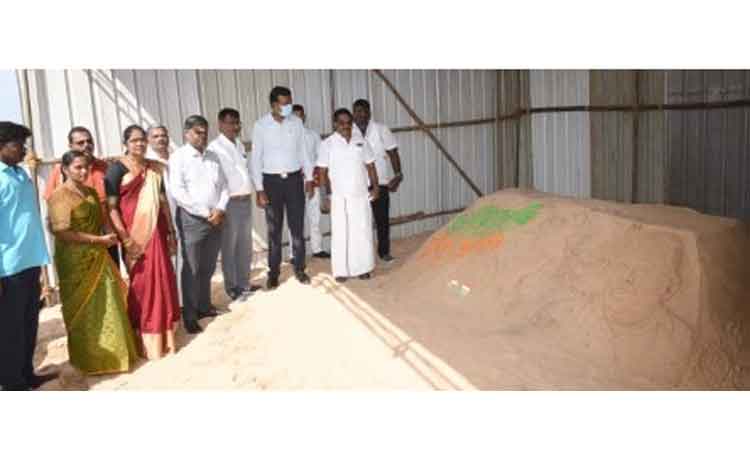 Anna sand sculpture on the beach | கடற்கரையில் பேரறிஞர் அண்ணா மணல் சிற்பம்