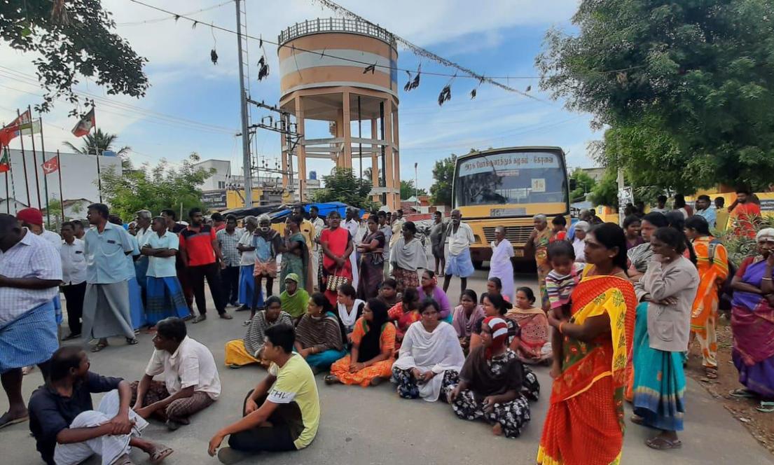 mariyal | சரியான நேரத்திற்கு அரசு பஸ்கள் வராததை கண்டித்து பொதுமக்கள் ...