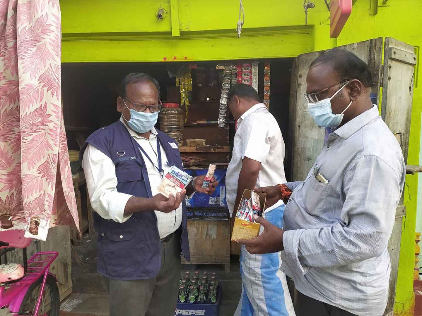 Rs.15 thousand fined for 3 shops selling Gutka in Kudiatham city ...