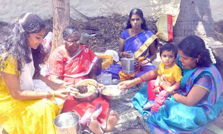 At Avvaiyar Amman temple The women gathered | ஆடி மாத முதல் ...