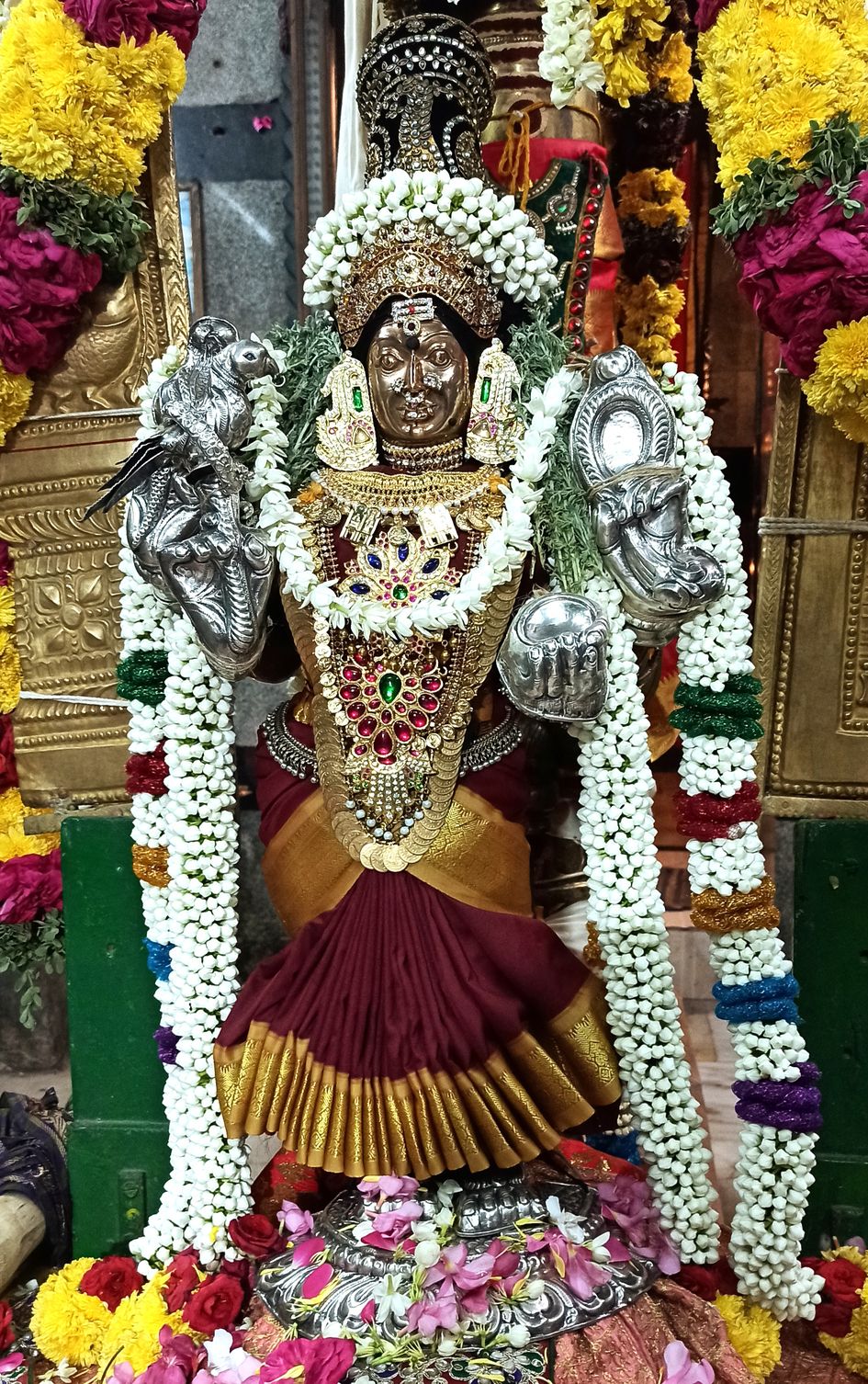 temple fest | சிறப்பு அலங்காரத்தில் முச்சந்தி காளியம்மன்