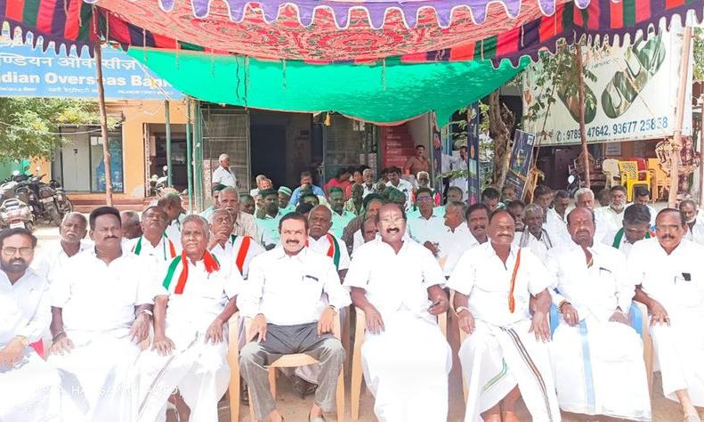 Congress Protest | தேனி அருகே 2-வது நாளாக காங்கிரசார் போராட்டம்