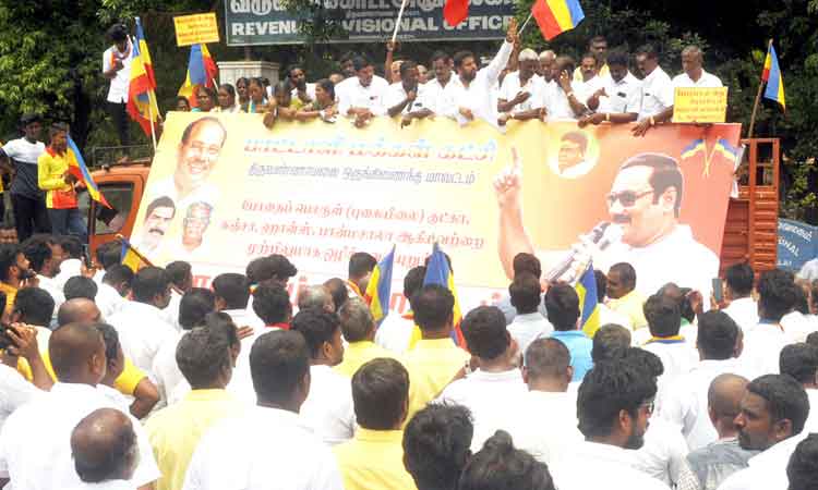 Demonstration byPMK demanding elimination of drugs | போதை பொருட்களை ...