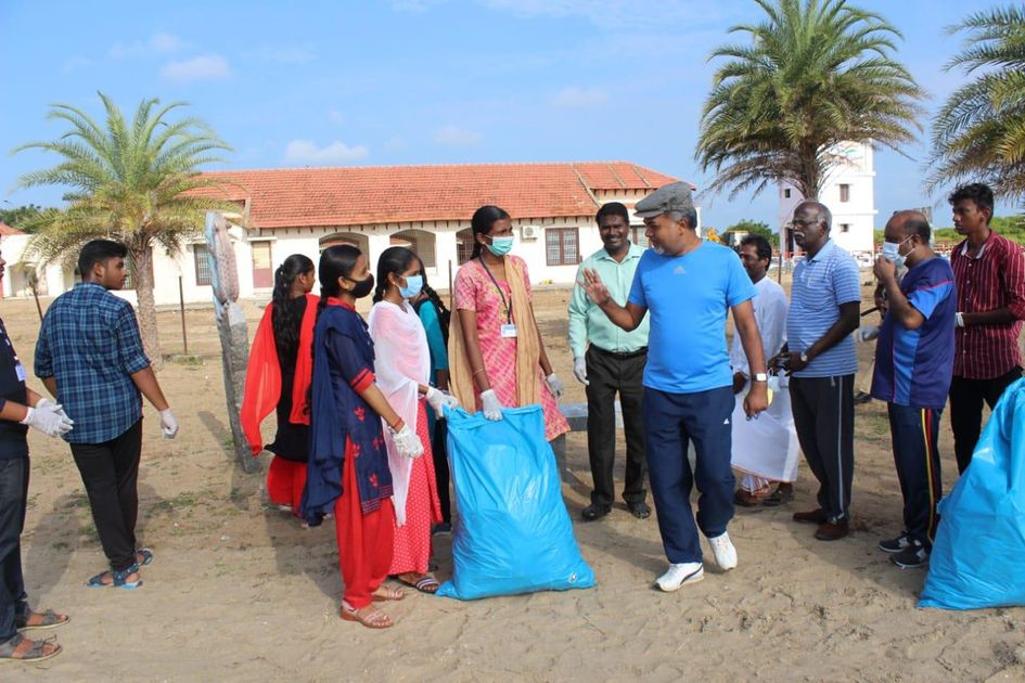 College students cleaning camp | கல்லூரி மாணவர்கள் துப்புரவு முகாம்
