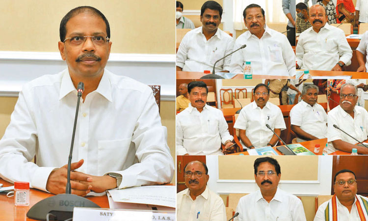 Election Commission seeks views on linking Aadhaar with voter card ...