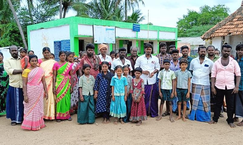 Parents besieged Panchayat Union Primary School | ஊராட்சி ஒன்றிய ...