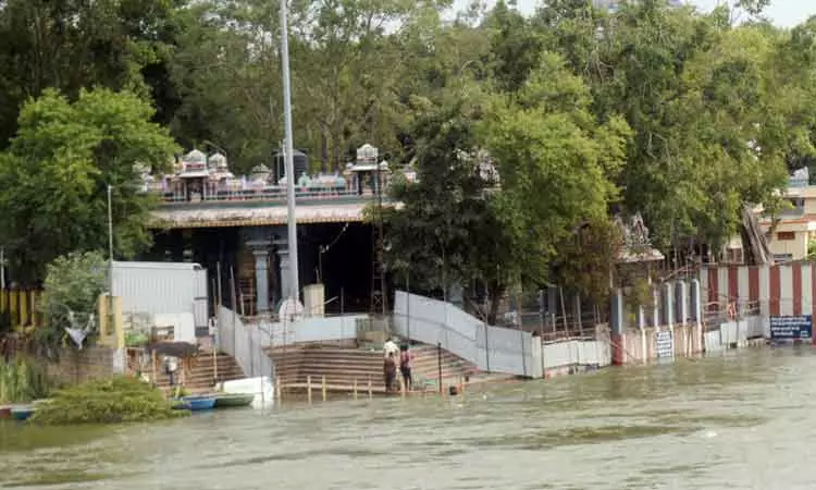 Cauvery river floods Prohibition to give holy bath-tithi Bhavani ...