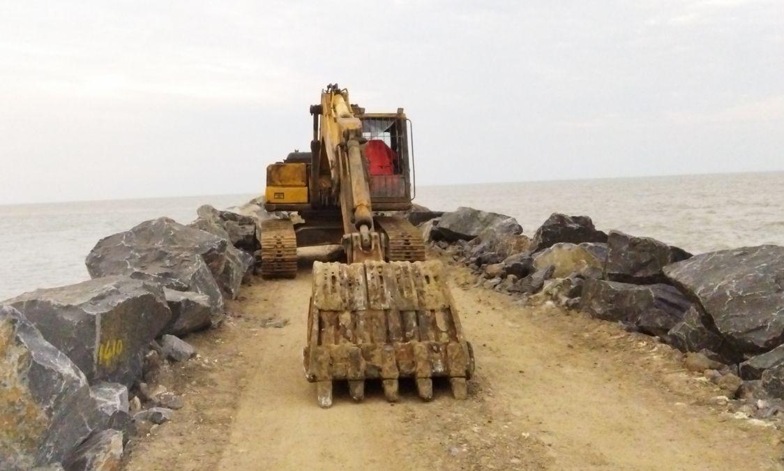 fishers happy with fishing port construction | ஆறுகாட்டுத்துறையில் ரூ ...