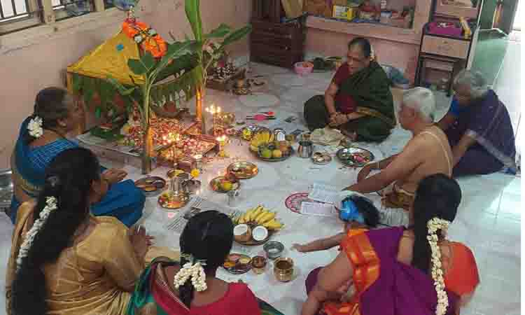Varalakshmi Fast Puja; Sumangali women special worship | வரலட்சுமி விரத ...