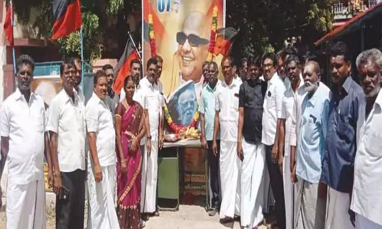 Homage to Karunanidhi portrait | கருணாநிதி உருவப்படத்துக்கு மரியாதை