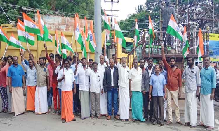 BJP National Flag Rally | பா.ஜனதா கட்சியினர் தேசிய கொடி ஏந்தி பேரணி
