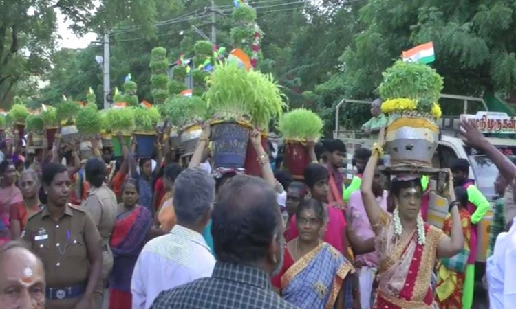 Mulaipari procession with national flag at Srivilliputhur ...