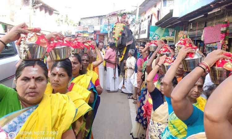 Chandanakudam procession on elephant | யானை மீது சந்தனகுடம் ஊர்வலம்