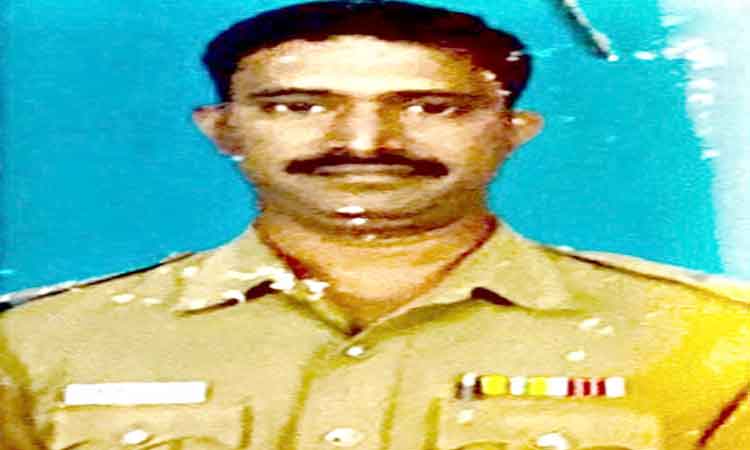 Shoot with a gun Police Sub-Inspector Suicide | தங்கும் விடுதியில் ...