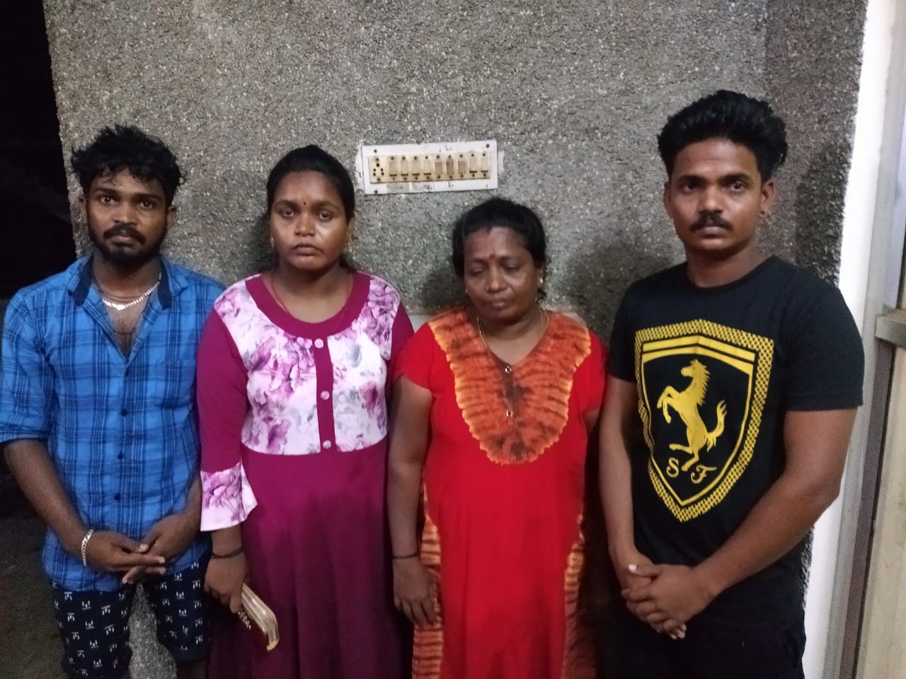 agathi | படகில் தப்பி வந்து நேராக போலீஸ் நிலையத்தில் ஆஜரான 4 அகதிகள்