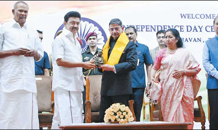 Independence Day tea party at Governor's House: Prime Minister's ...