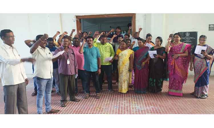 Demonstration by rural development officers | ஊரக வளர்ச்சித்துறை ...