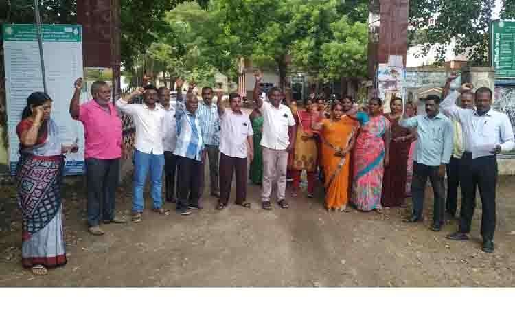 Demonstration by rural development officers | ஊரக வளர்ச்சித்துறை ...
