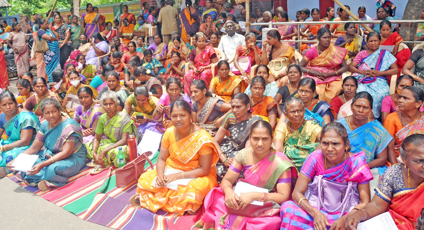 dharna | ஈரோட்டில் கோரிக்கைகளை வலியுறுத்தி சத்துணவு ஊழியர்கள் தர்ணா ...