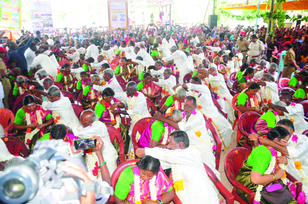 Bell ceremony for 61 couples | 61 தம்பதிகளுக்கு மணி விழா