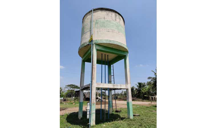 A dilapidated overhead reservoir tank | சிதிலமடைந்த மேல்நிலை ...