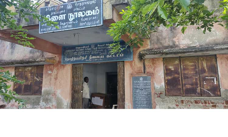 A functioning library in a dilapidated building | பழுதடைந்த ...
