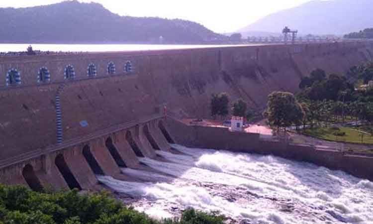 The water flow to Mettur dam is less than 15 thousand cubic feet ...
