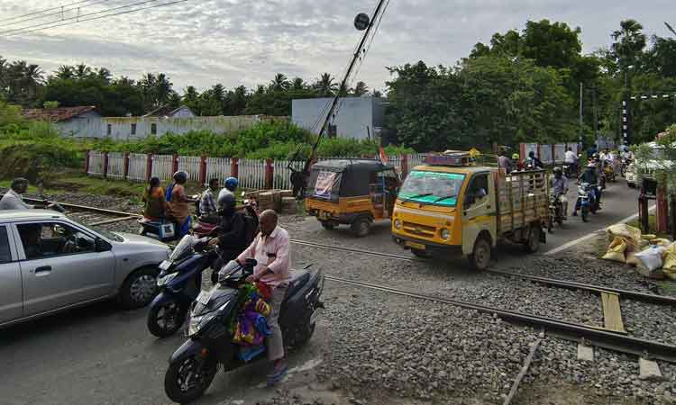 Will the railway flyover be constructed? | ரெயில்வே மேம்பாலம் ...
