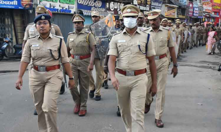 Police parade in Mayiladuthurai | மயிலாடுதுறையில் போலீசார் அணிவகுப்பு ...