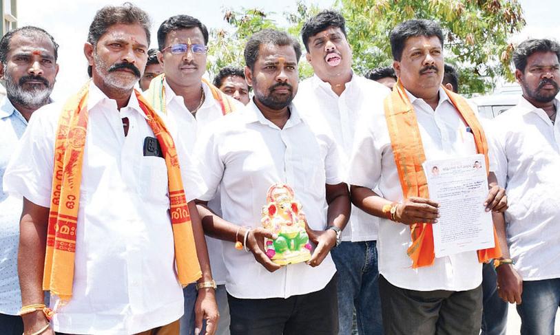 inthu makkal | விநாயகர் சிலையுடன் வந்த இந்து மக்கள் கட்சியினர்