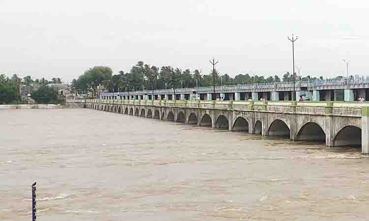 95,000 cubic feet of water flow to the dam bank | அணைக்கரை கீழணைக்கு 95 ...