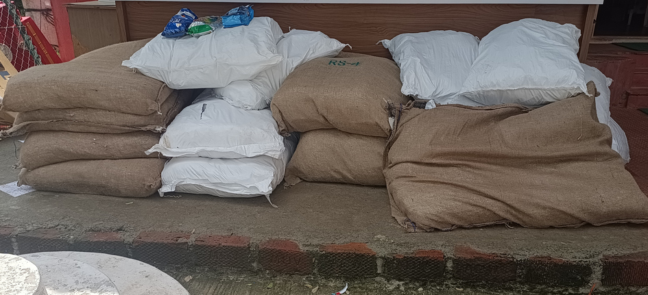 Gutka | சரக்கு வாகனத்தில் கடத்த முயன்ற குட்கா பறிமுதல்